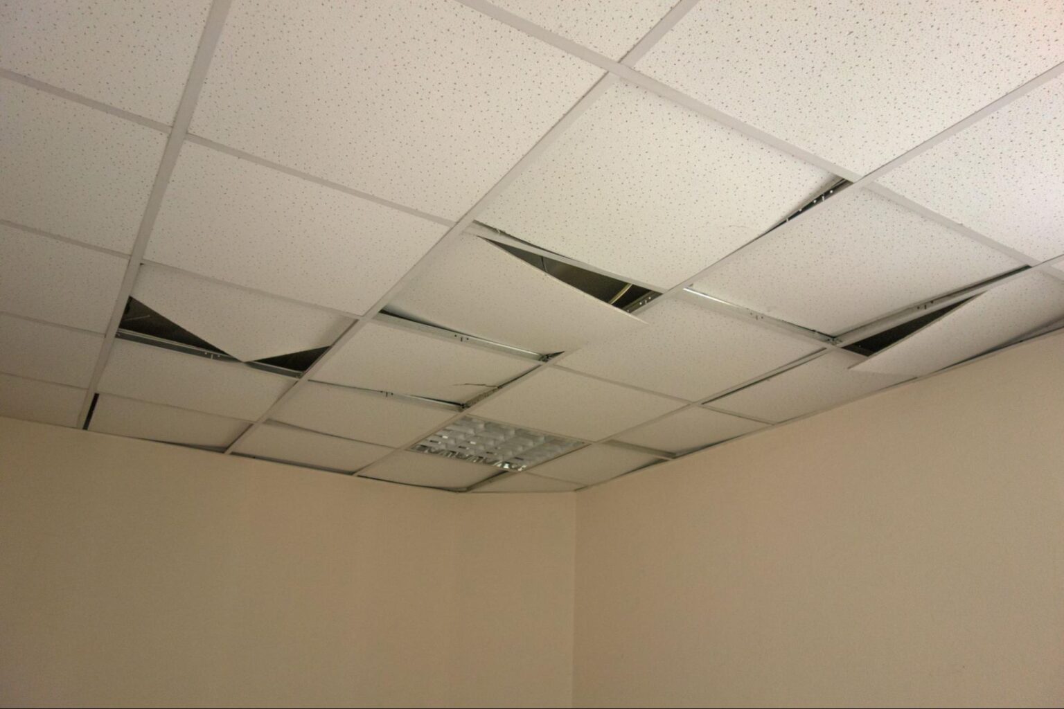 ฝ้าหลุม คืออะไร? มารู้จักไอเดียการแต่งบ้านแนวใหม่ไม่ให้ตกเทรนด์