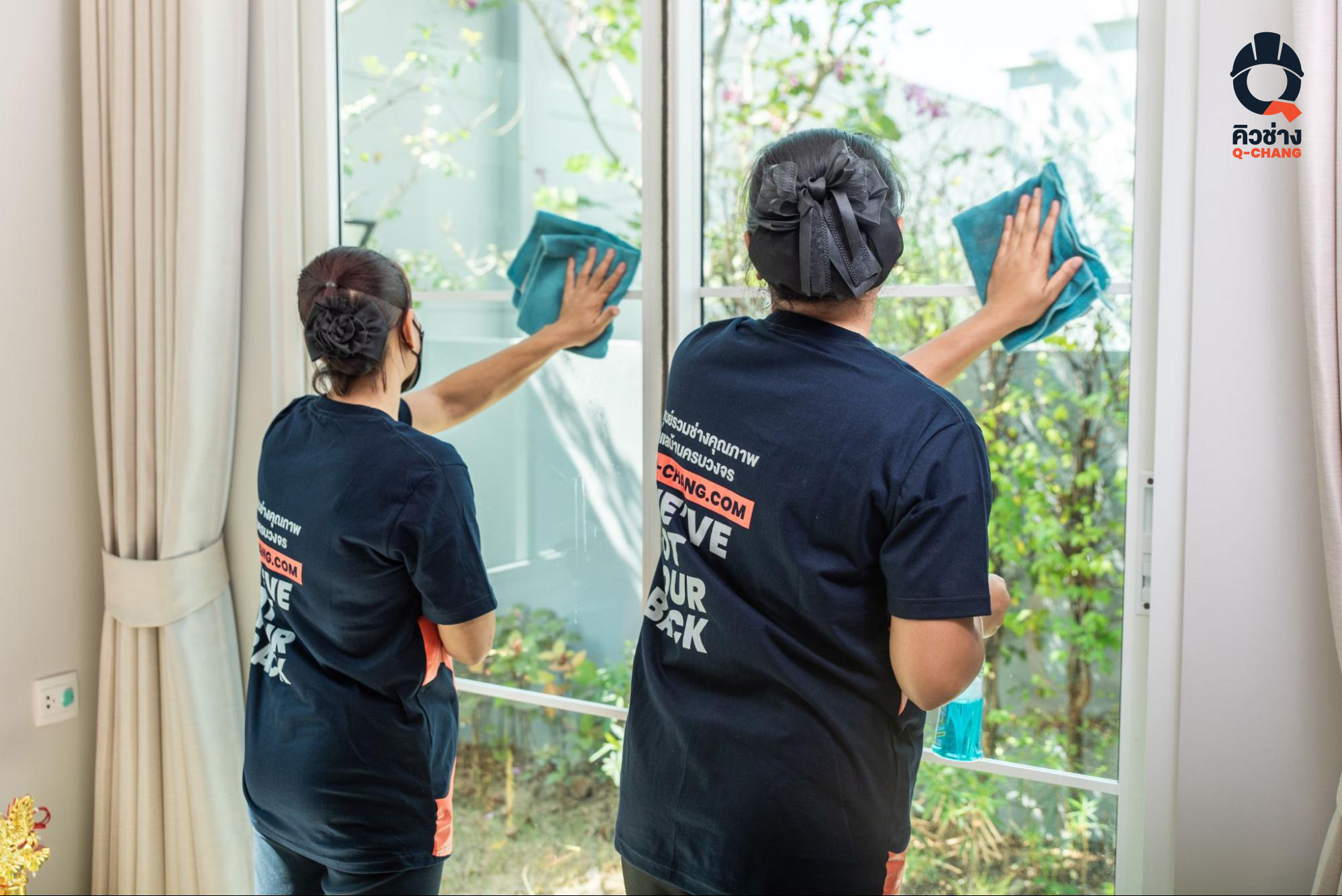 รวม 10 วิธีเช็ดกระจกให้ใสไร้คราบ ด้วยข้าวของเครื่องใช้ที่หาได้ภายในบ้าน - Q-CHANG - Blog